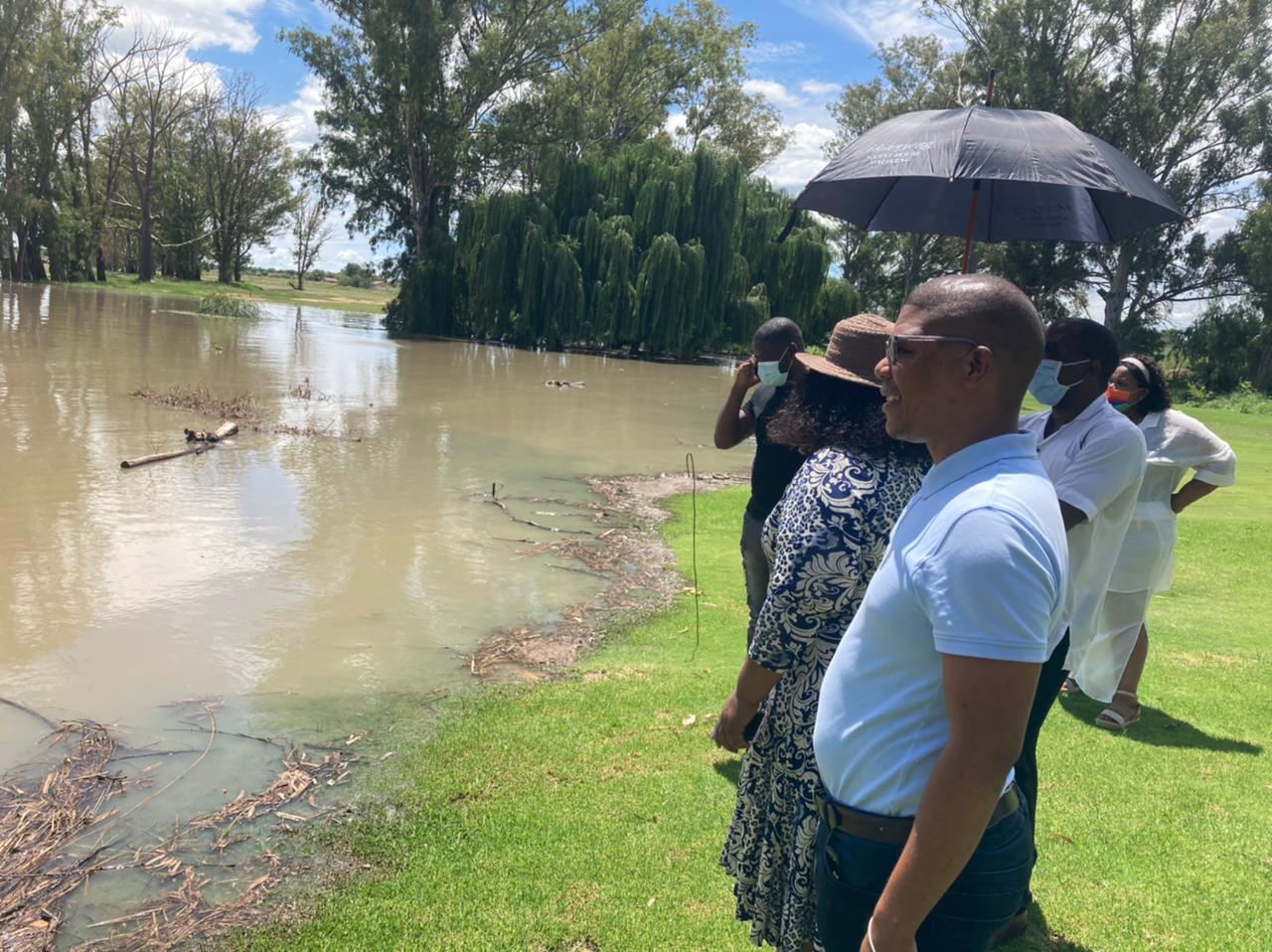 ‘Residents evacuated as Bloemhof Dam overflow’ | The Guardian