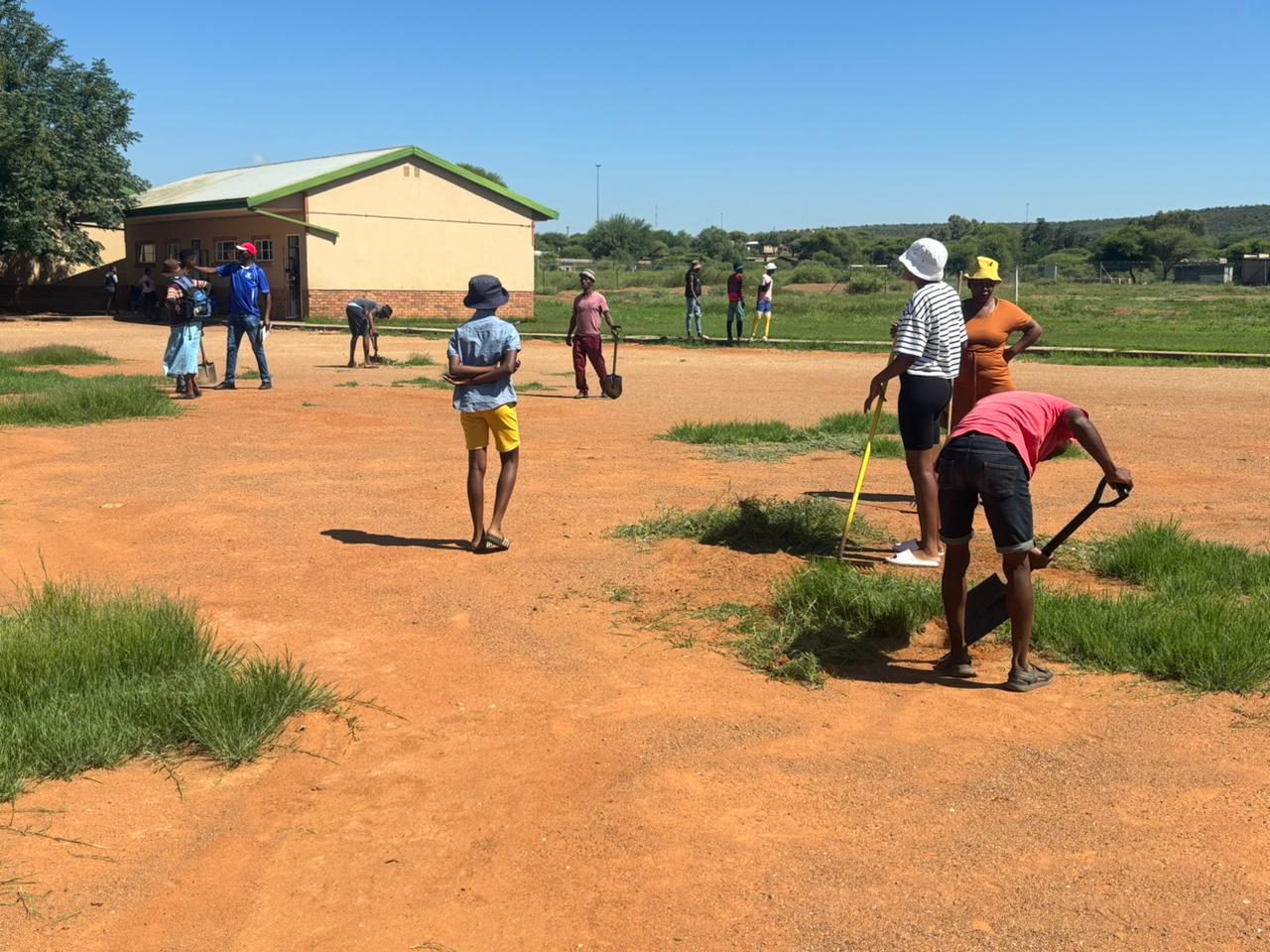 Sekolo se se potlana sa St Paul’s kwa Nhole se tsweletse ka letsema la ...