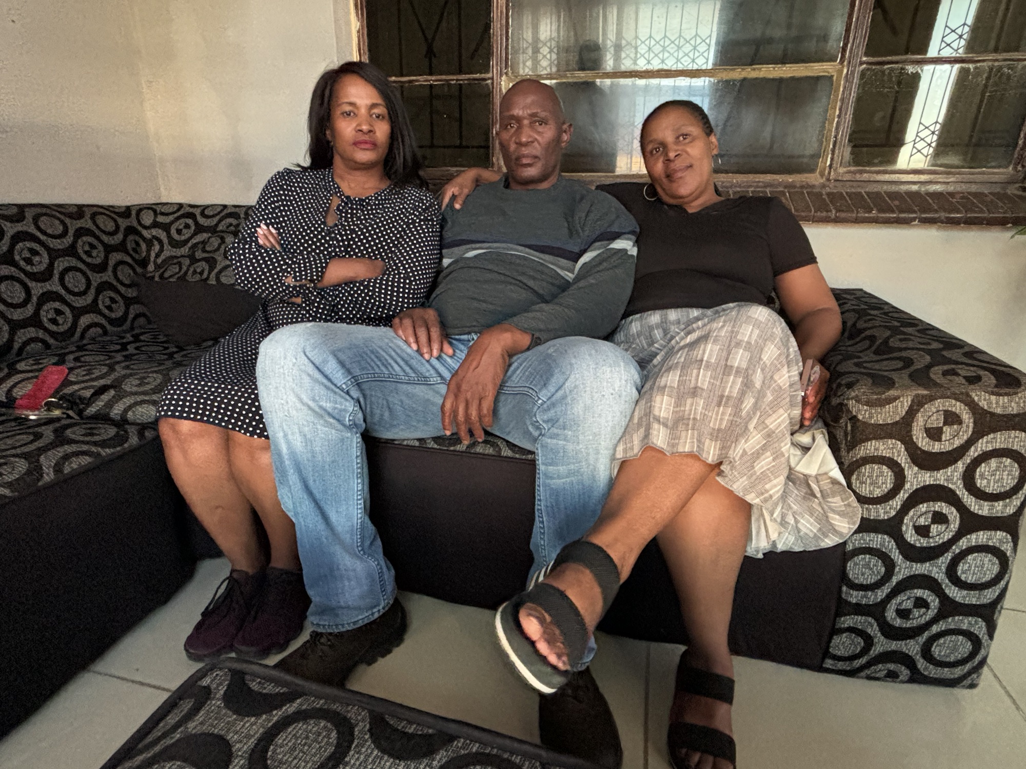 Modiri wa maloba wa kwa Omolemo M Funeral Services, Kgakololo Koji o ...