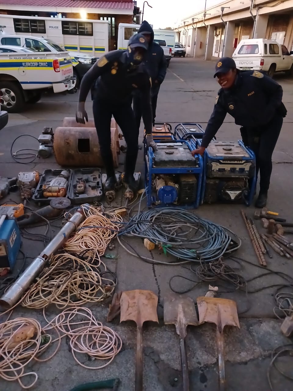 10 Zimbabweans arrested for contravention of Immigration Act | The Guardian
