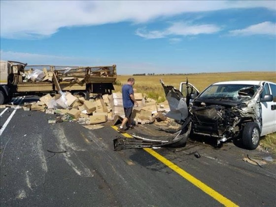 A bakkie driver dies in a horrific car accident with SANDF bus | The ...