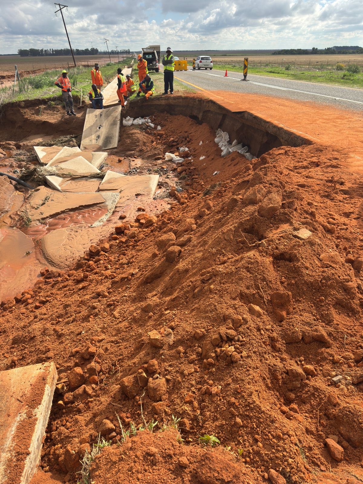 Mokua visits affected N18 road outside Mahikeng | The Guardian