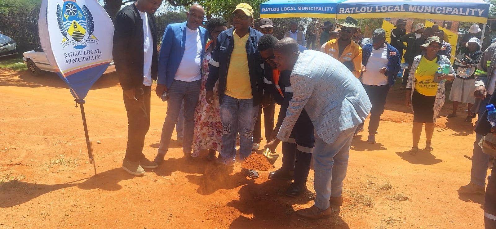 Mayor unveils R25.7 road construction project | The Guardian